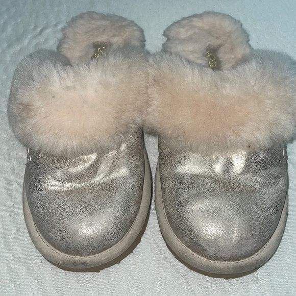 UGG | Shoes | Ugg Girls Cozy Gold Metallic Fur Slippers Slides Comfy ...